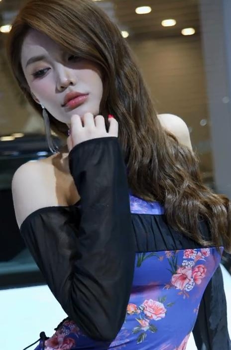 韩国首尔Auto Salon Tech Korea 2025 - 赛车模特Magarin(마가린)5 - 正在播放